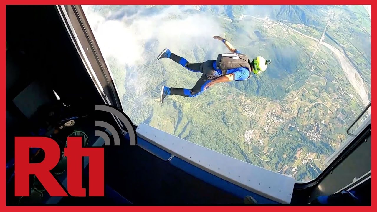 Skydiving performances kick off in Taitung | Taiwan News | RTI - YouTube