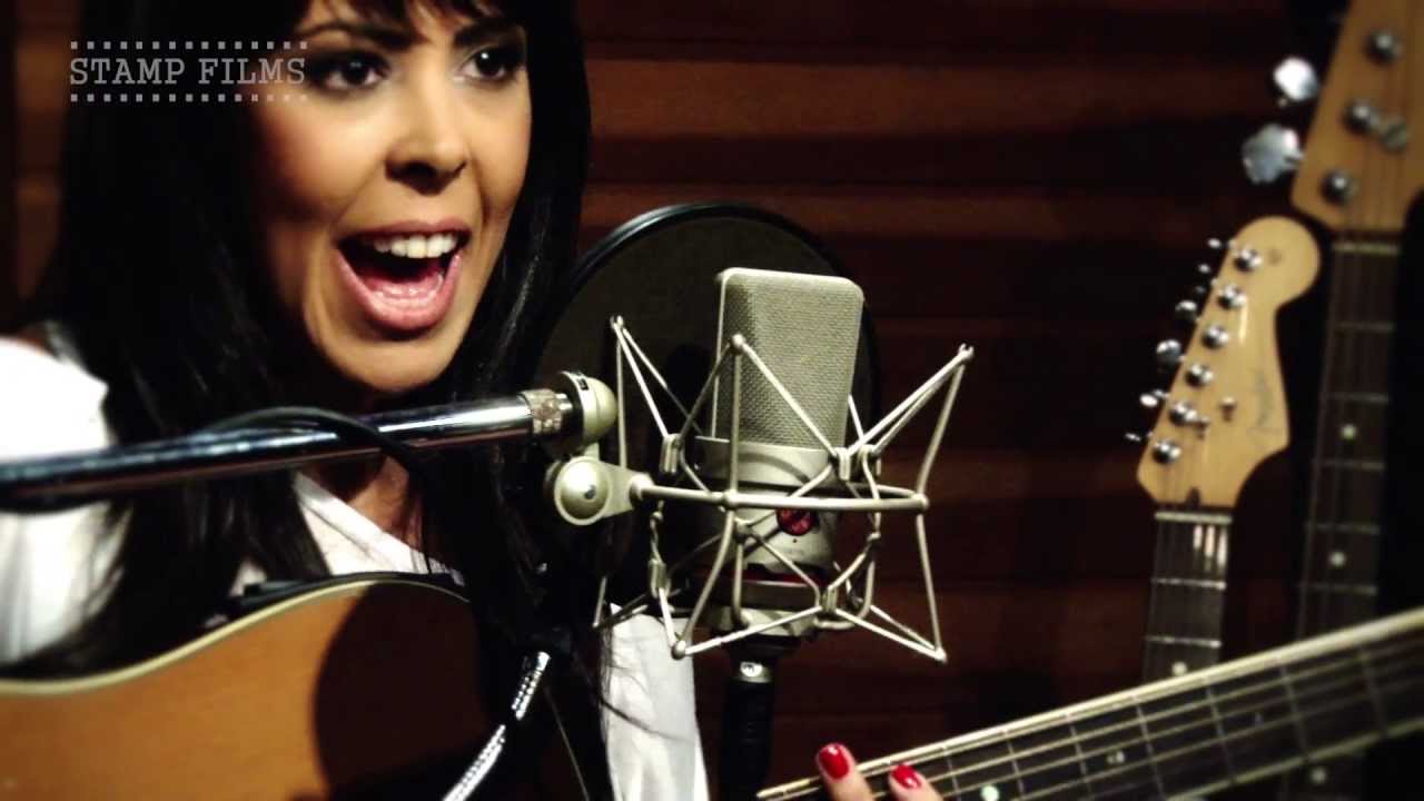Monica Bezerra - You Know I´m No Good by Amy Winehouse - YouTube