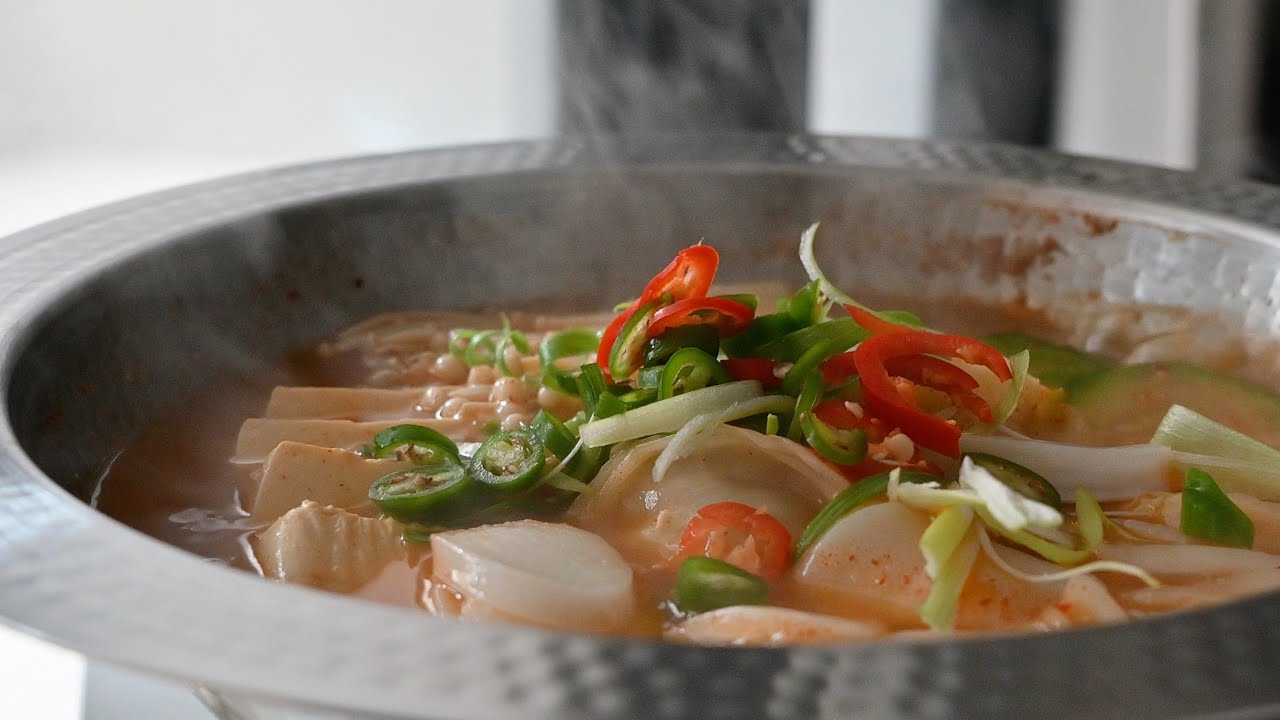 KIMCHI STEW with Dumplings and Rice cakes #comfortfood - YouTube