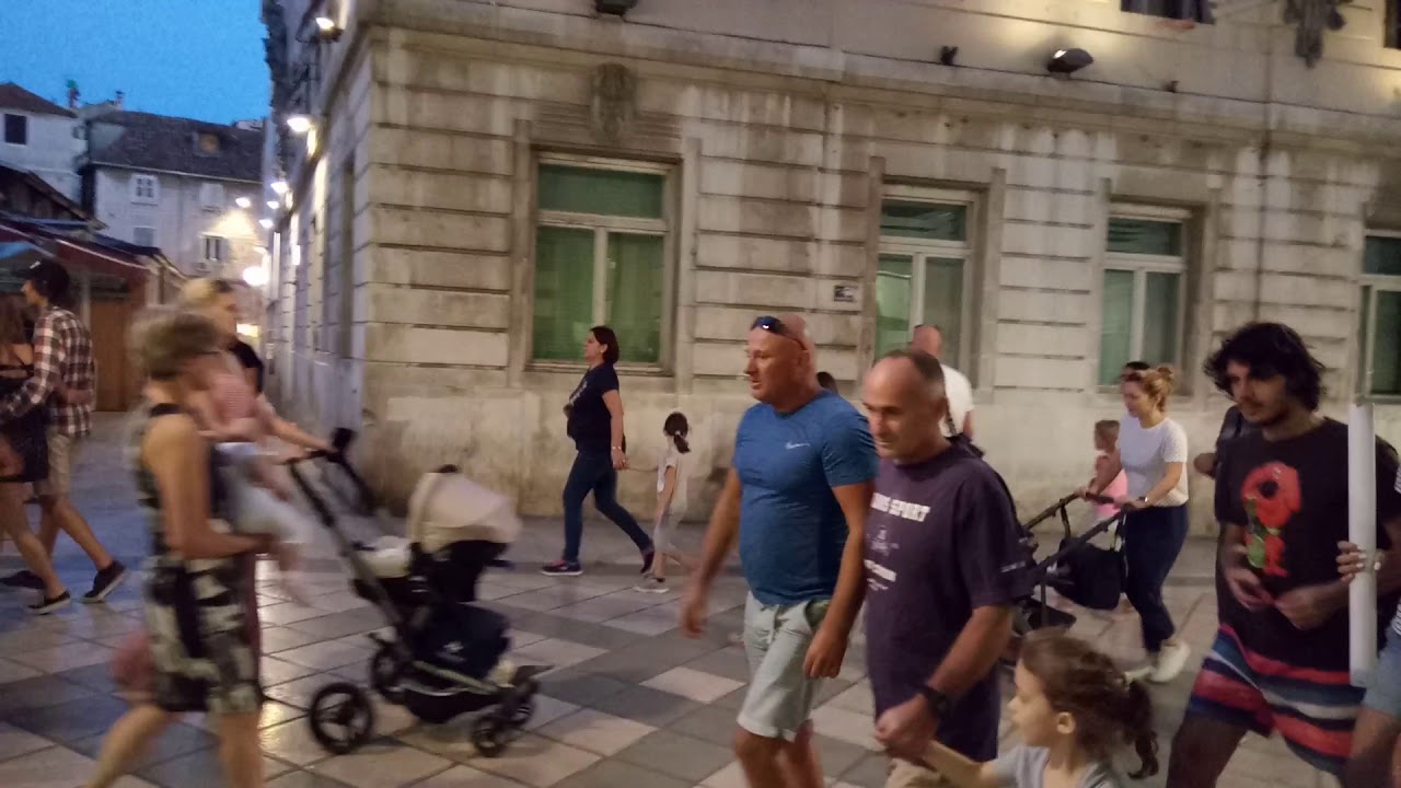 Nokia 3.1 - Night video - walking and filming (1080p) - YouTube