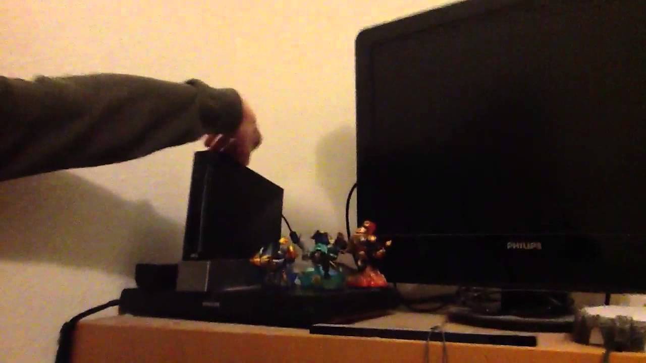 How to plug in classic/gamecube controler - YouTube