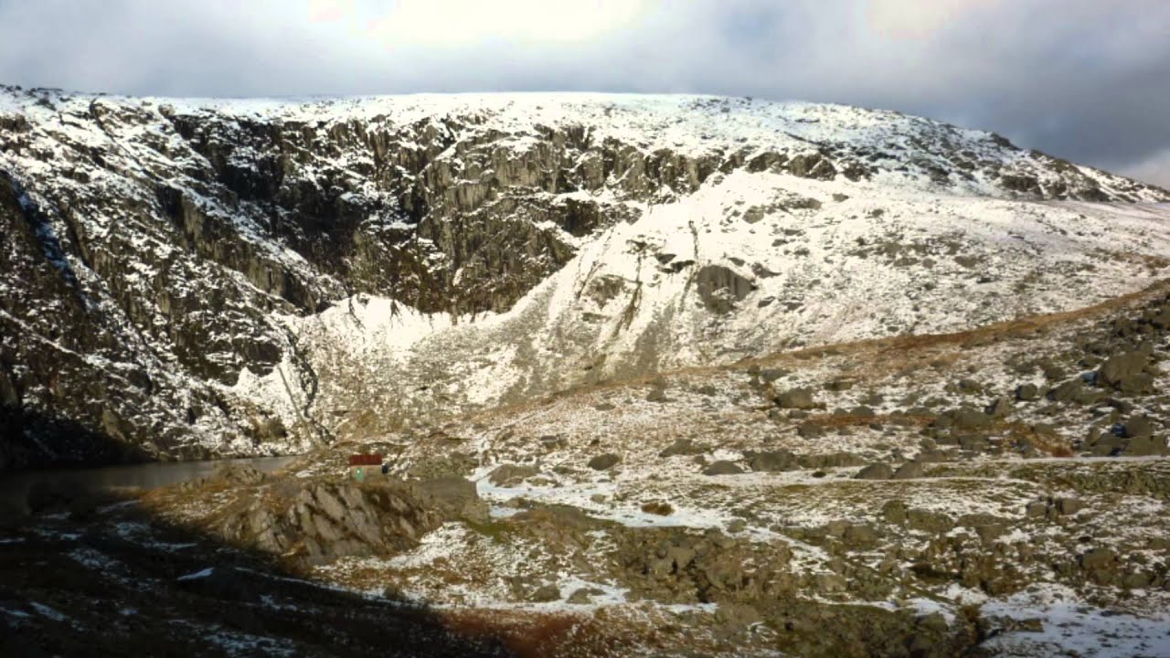 A nite in the Cwm Dulyn Bothy November 28 . 2012 - YouTube
