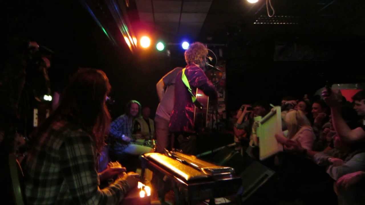 Alan Wass + Pete Doherty play Hired Gun at Esquires, Bedford - YouTube