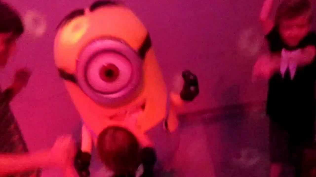 Minion Dance - Despicable Me - YouTube