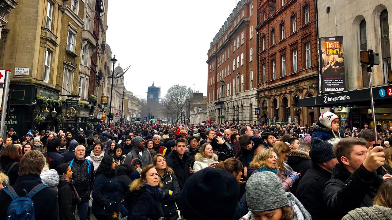 London New year Parade 2020 Crowd - YouTube
