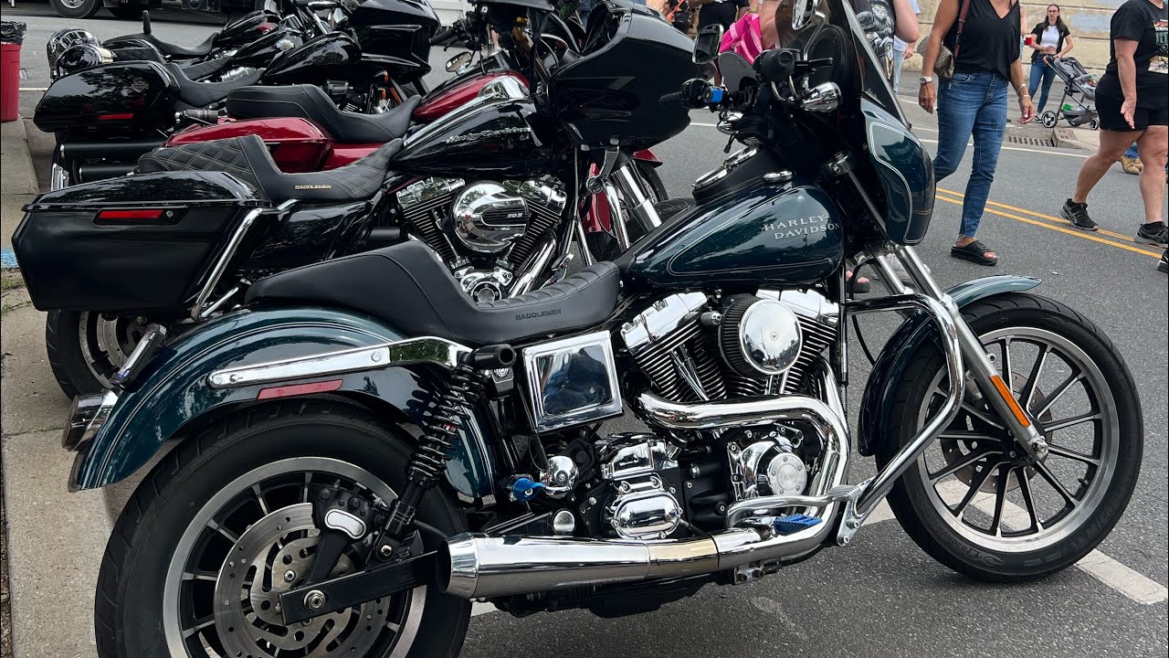 Raw Harley Davidson Footage Dyna Builds Performance Baggers - YouTube