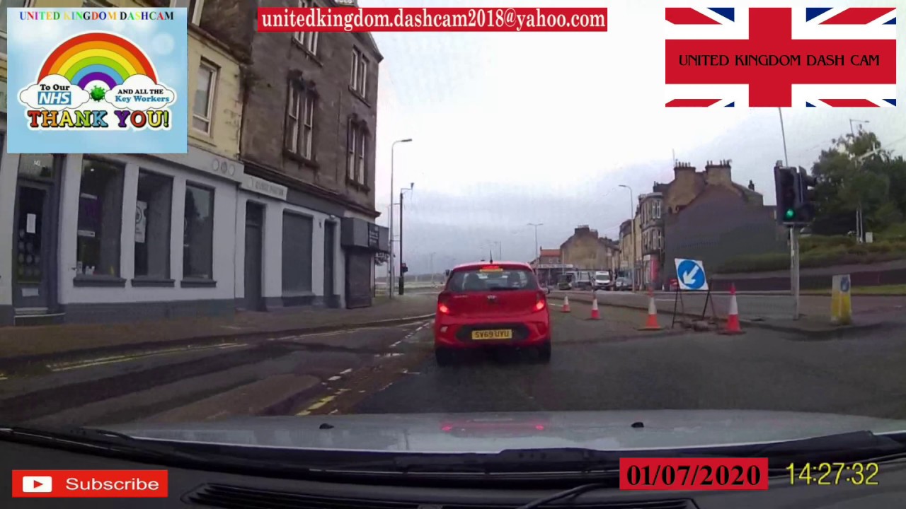 2 x CAR DRIVERS JUMP THE RED LIGHT - YouTube