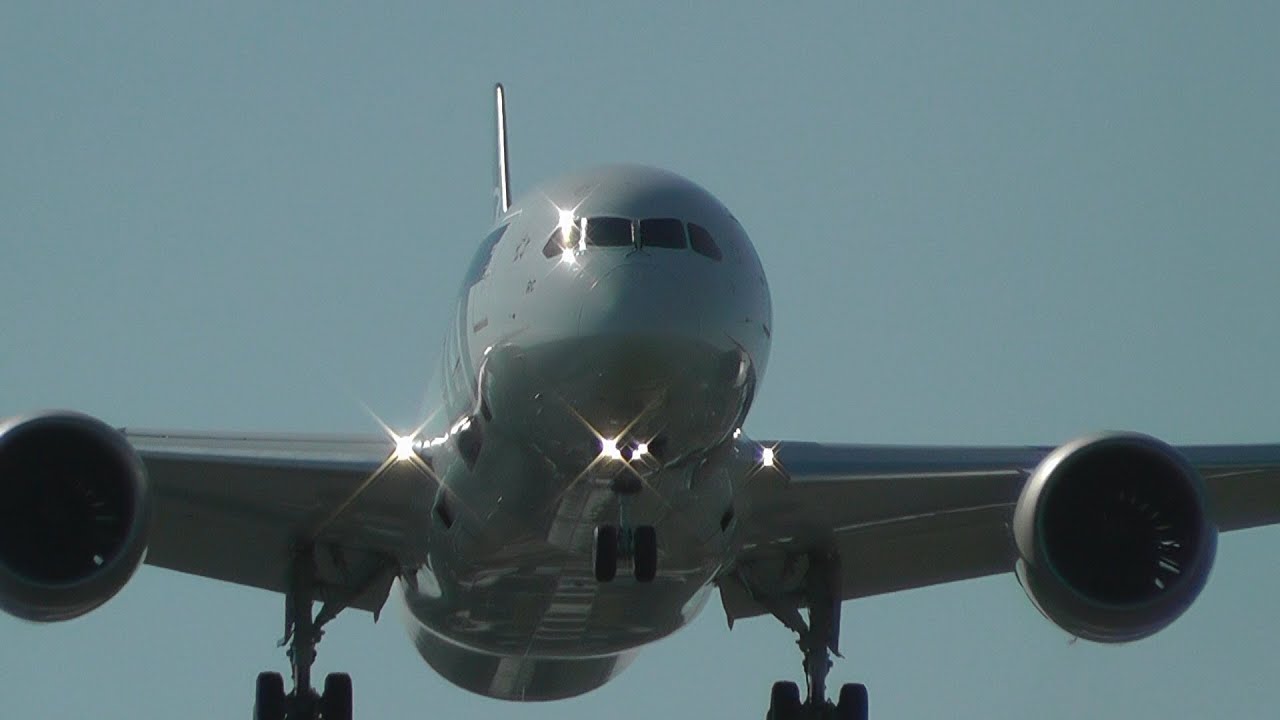 LOT Boeing 787, 3rd Dreamliner delivered - YouTube