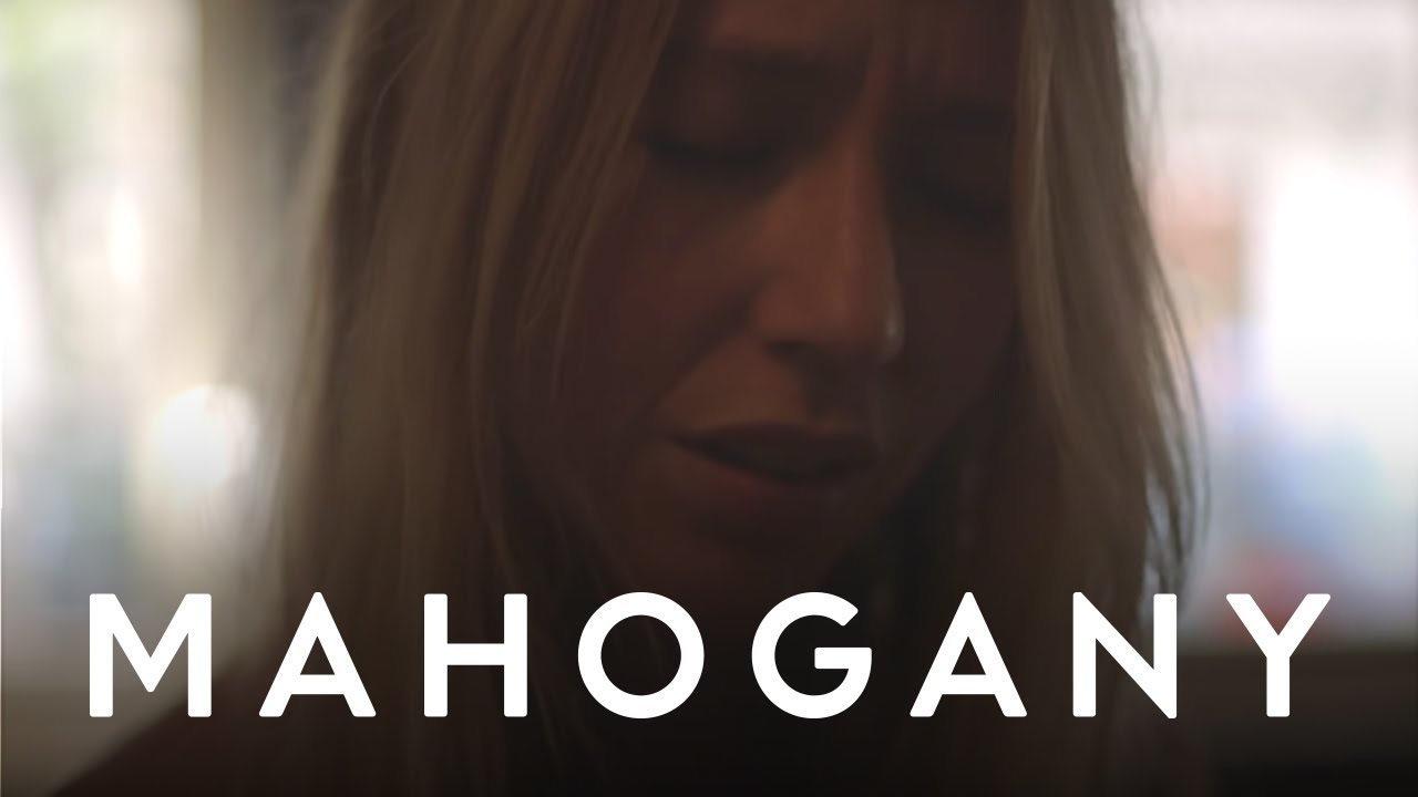 Hanna Leess - Shameless Face | Mahogany Session - YouTube Music