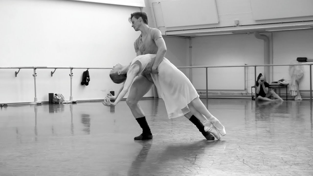 John Cranko: ROMEO UND JULIA | Behind the Scenes #3 | Staatsballett ...