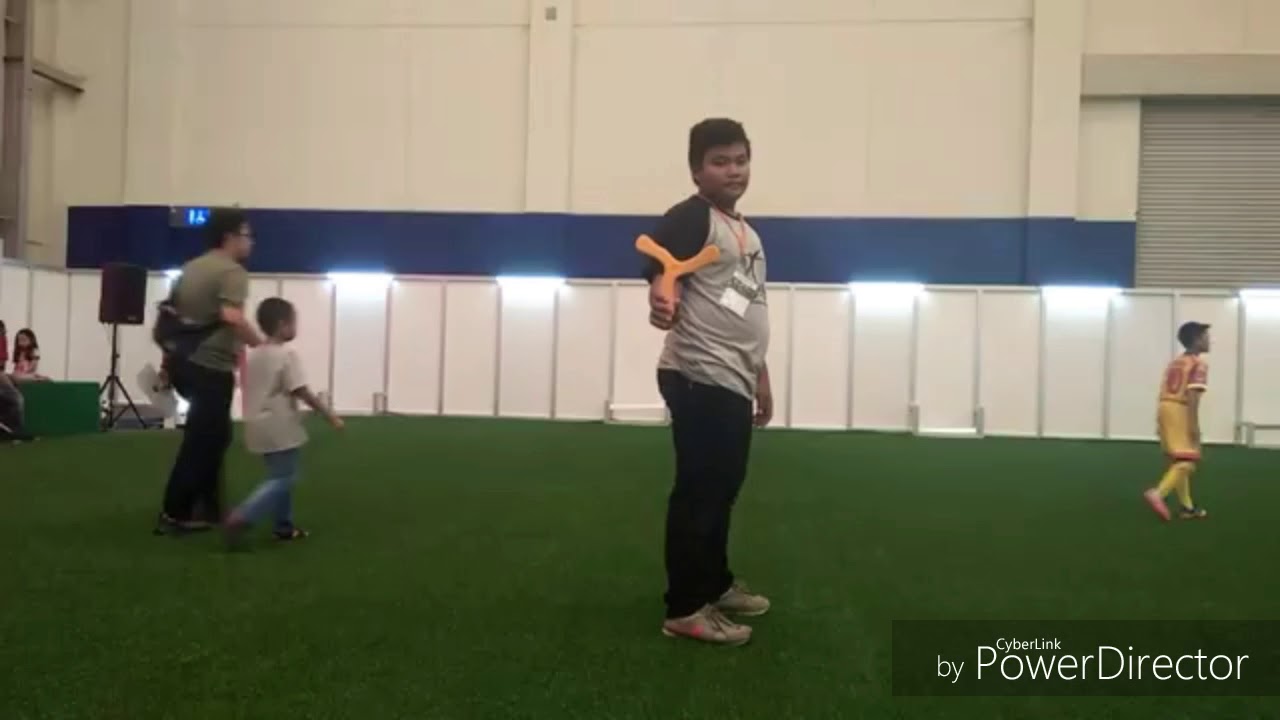 ICE RUNNER BOOMERANGS - YouTube