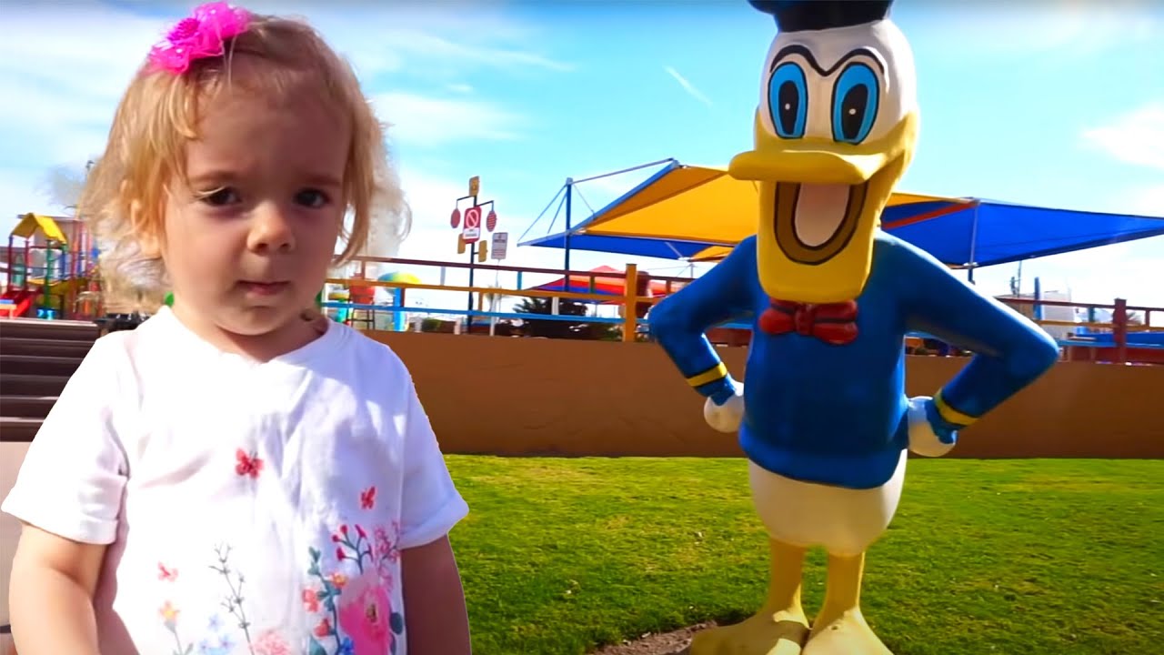 Surprize de la personajele Disney pentru Anabella Show - YouTube