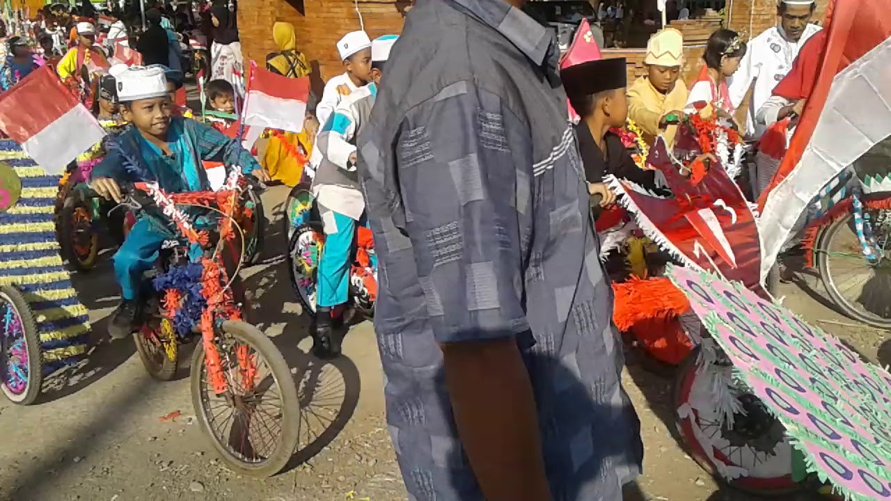 Karnaval Sepeda Hias SDN Bajangan - YouTube