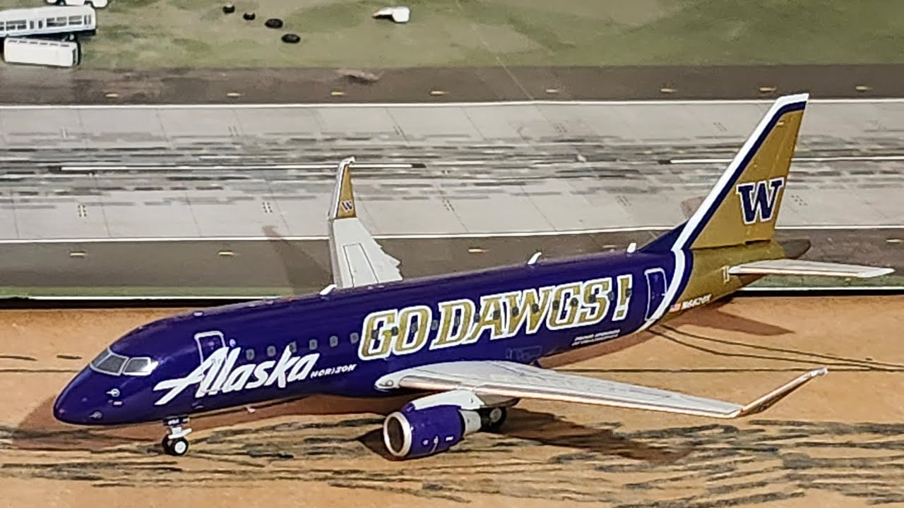 unboxing my Gemini Jets 1:200 Alaska Airlines E175 in the huskies ...