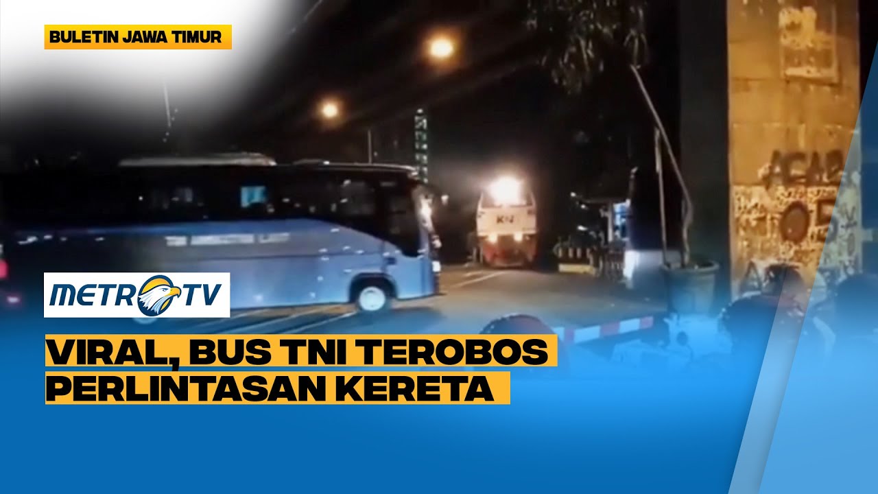 Viral, 2 Bus TNI AL Nekat Terobos Lintasan Kereta Api - YouTube