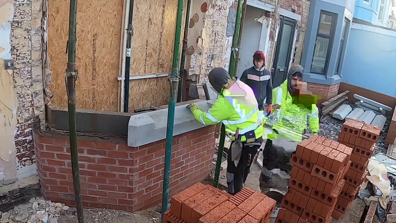 Bricklaying: how to install a stone bay - YouTube