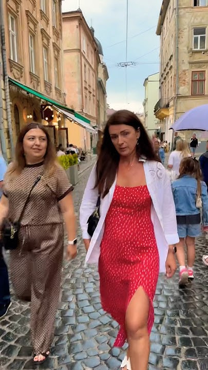 Дівчина після грози Львів центр площа Ринок львівплощаринок Youtube