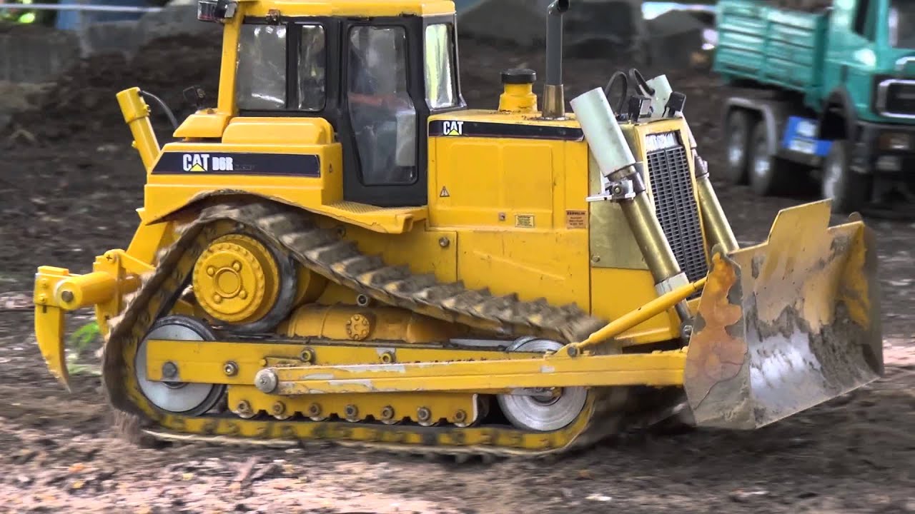 RC Dozer CAT D6R grading the edge - YouTube