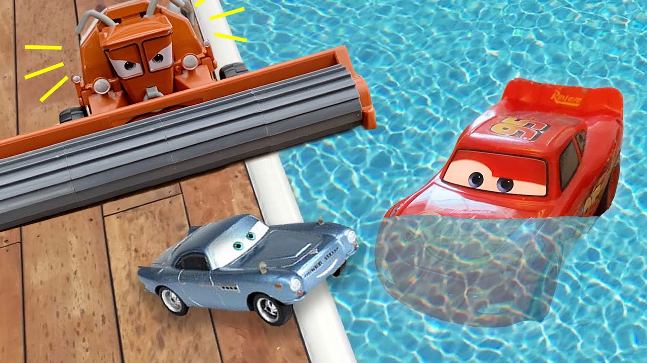 Disney Pixar Cars falling into deep pool | Lightning McQueen, Rayo ...