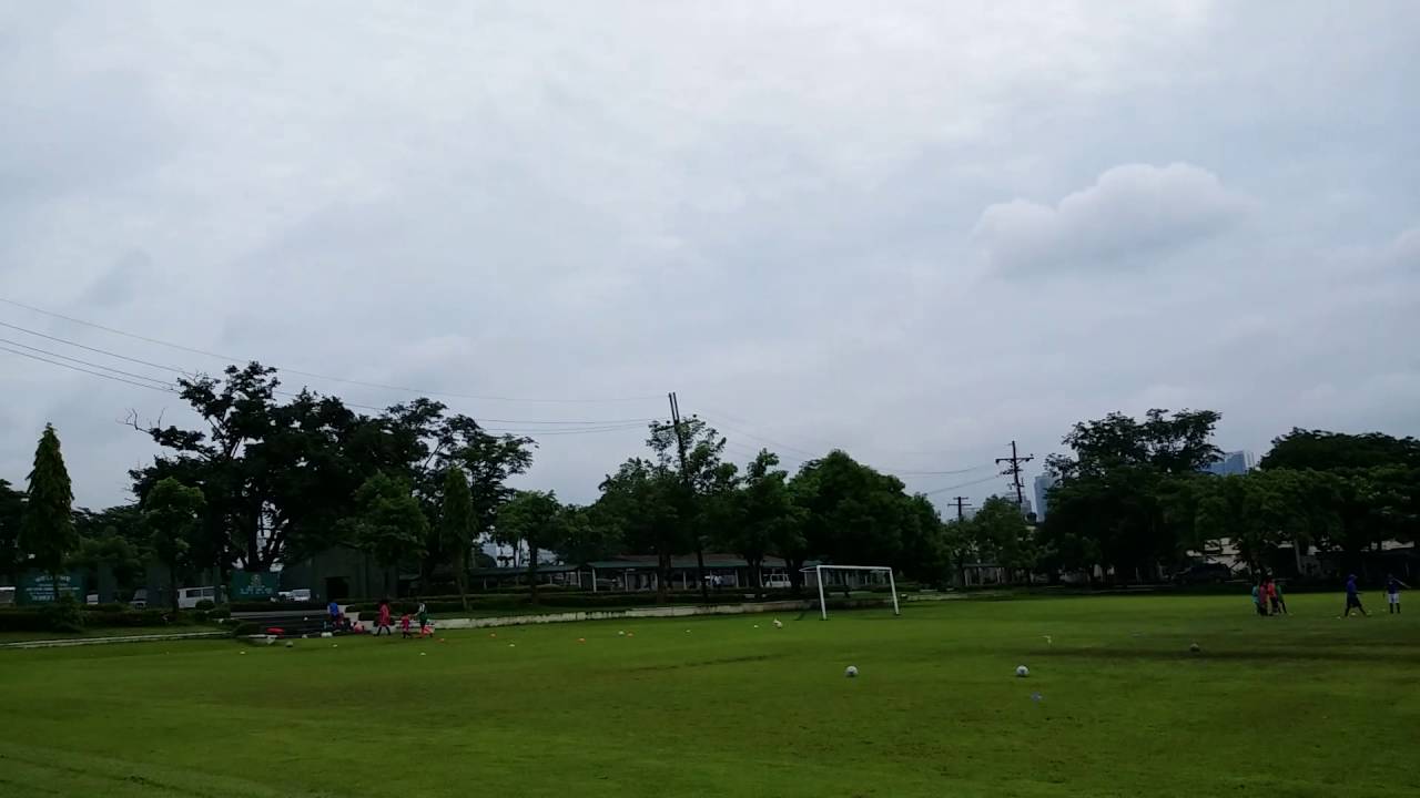 Football field sa BGC Taguig - YouTube