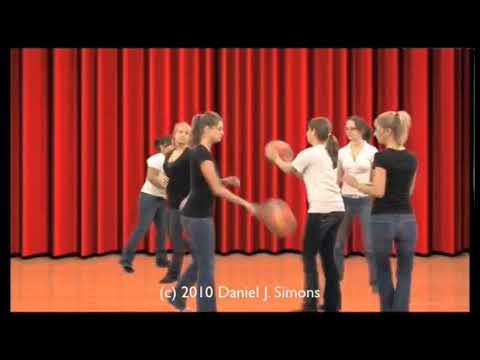 The Monkey Business Illusion(40 sec.) - YouTube