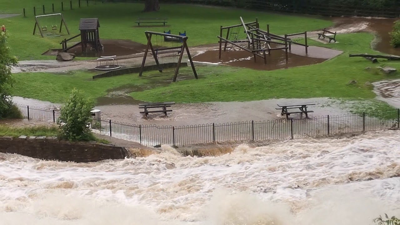 Whaley Bridge memorial park flooding 2019 - YouTube