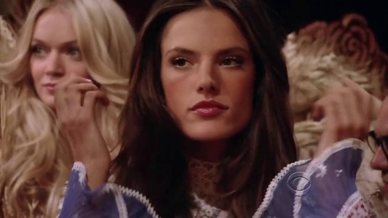 The Victoria's Secret Fashion Show 2010 - YouTube