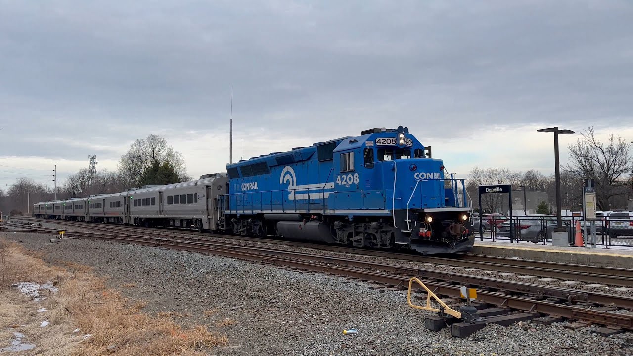 NJ Transit Conrail Heritage Unit EMD GP40PH-2B 4208 on Train 1003 & X60 ...