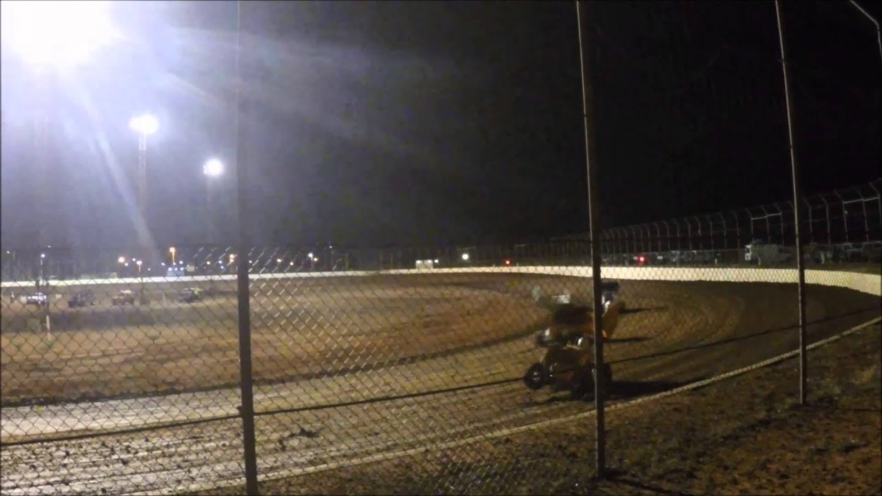Carnarvon Speedway Sprintcar Crash - Front axle snapped - YouTube