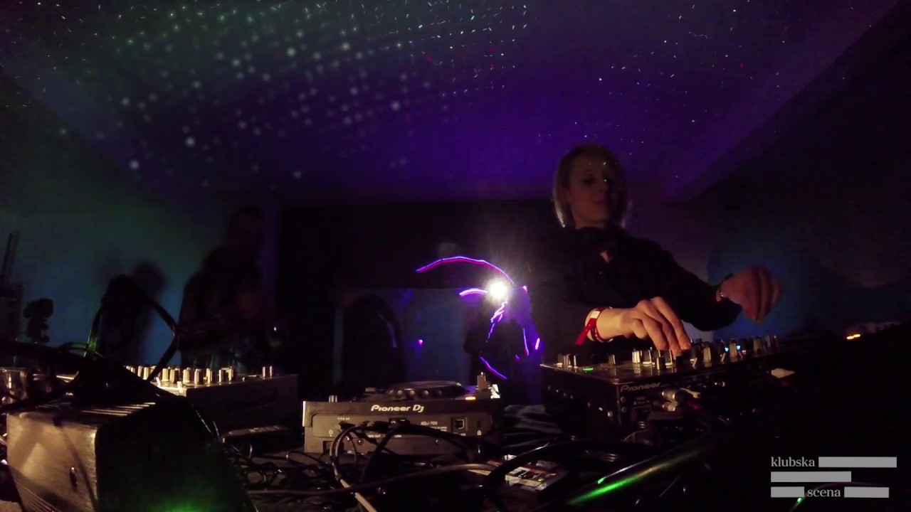 Sara Popovic @ klubska scena - YouTube