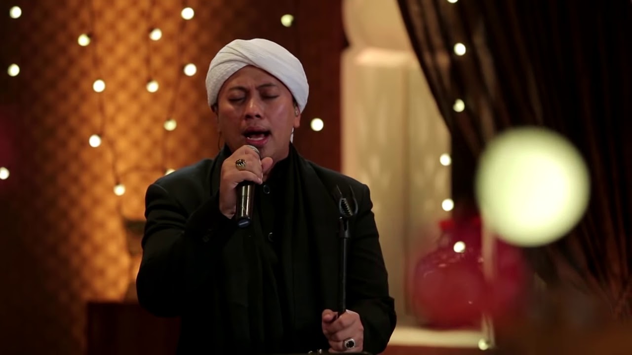 Opick Rapuh Live at Music - YouTube