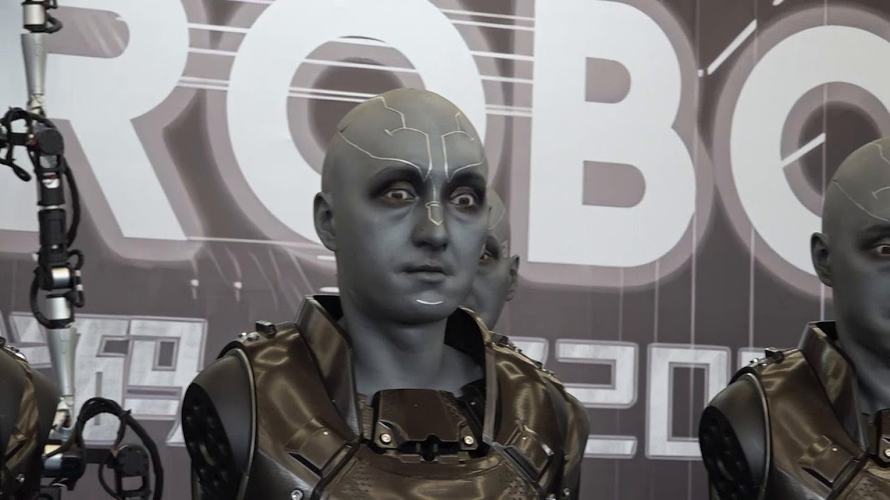 A wink and a nod, how China’s robots are being human - YouTube