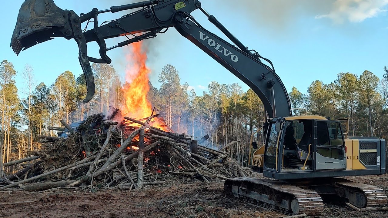 Mountains Of Stuff To Burn! - YouTube