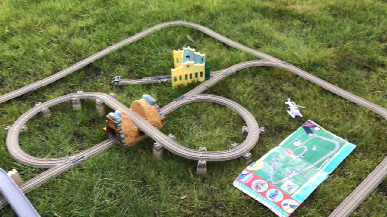 Trackmaster classic Thomas the tank train set - YouTube