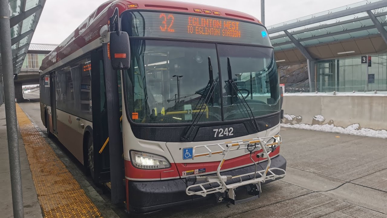 Buses in Renforth Station! - YouTube