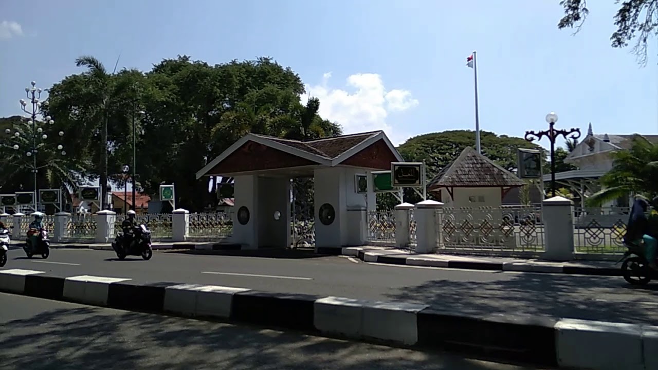 Simpang lima menunjuk ke jalan fly over banda aceh - YouTube