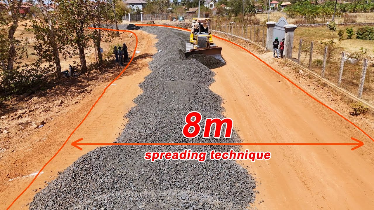 How Expert Bulldozer D71P Spreading Technique 8m Wide Gravel Spreading ...
