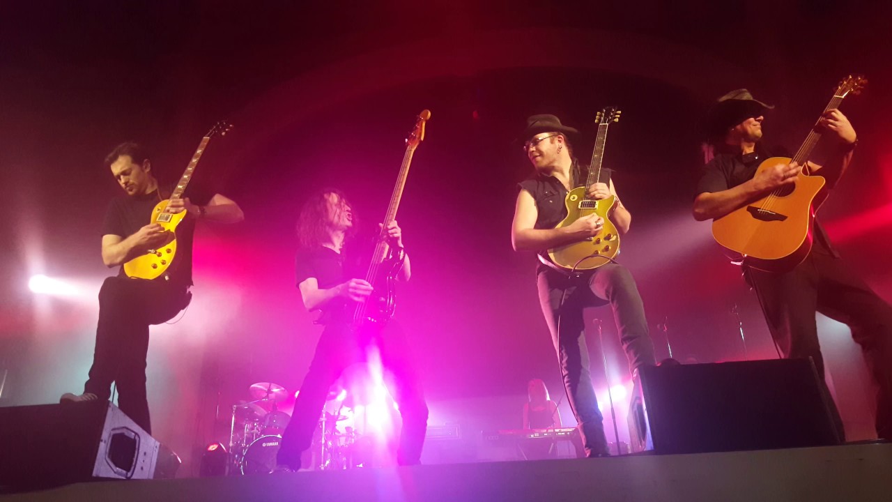 The classic rock show. Dueling guitars - YouTube