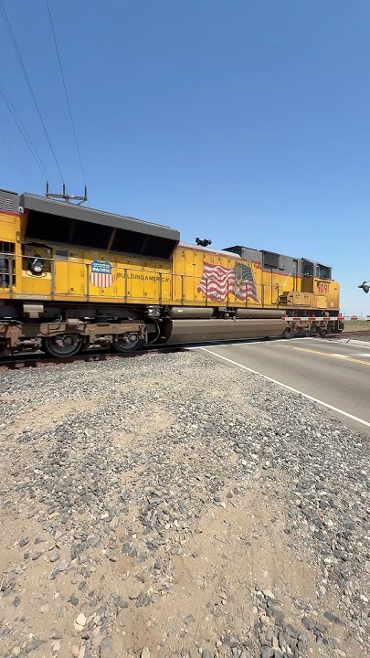 UP 7189 And UP 9091 DPUS At The Back Of NB UP ZLCTM - YouTube