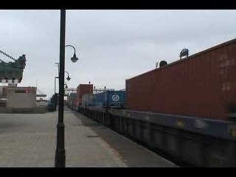BNSF #4590 Meets Stacktrain With NS OLS Unit, Joliet IL. - YouTube