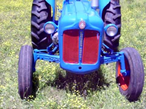 Fordson Dexta tractor - YouTube