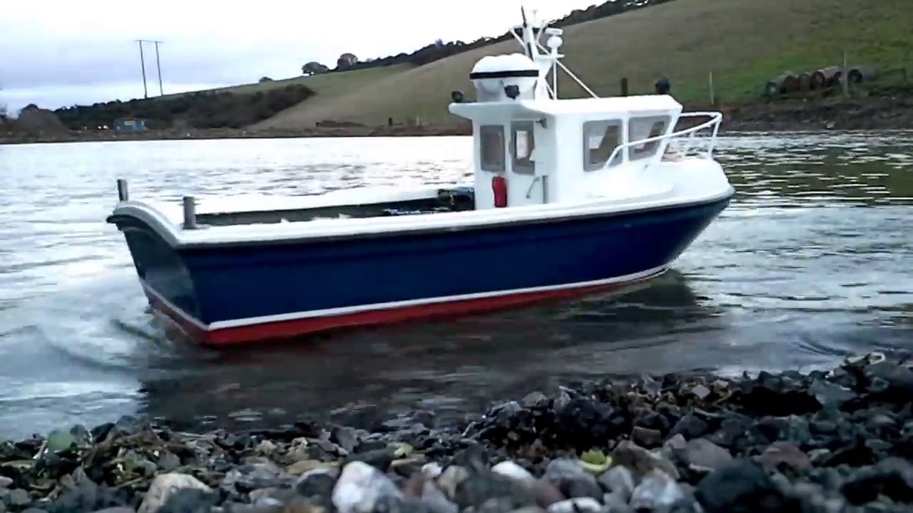 Cygnus Cyclone 26 Rc boat - YouTube