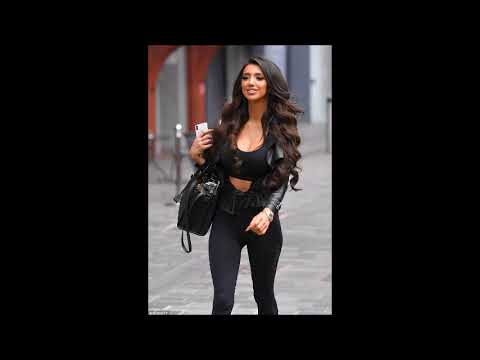 Chloe Khan flaunts her ample assets and taut abs in daring crop top