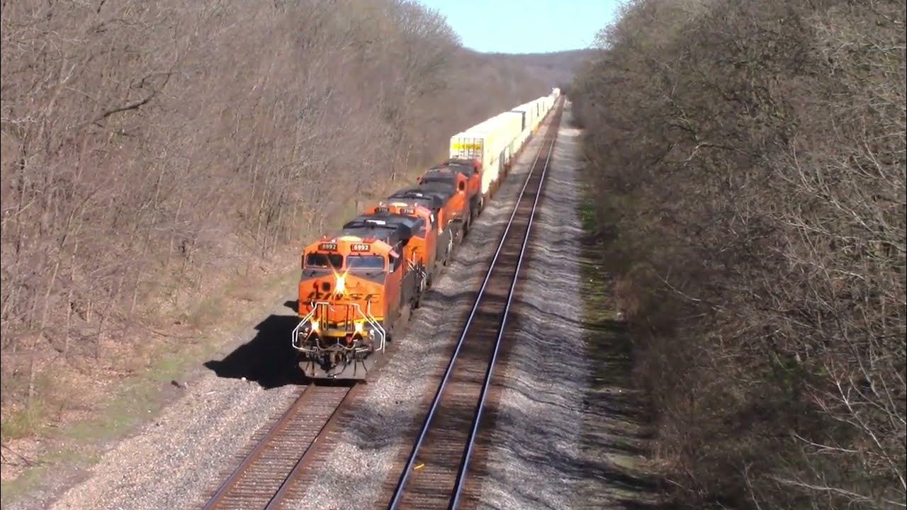 BNSF “Z” Rumbles West Thru the Woods - Wind Haven Bridge - Wilbern, IL!! - YouTube