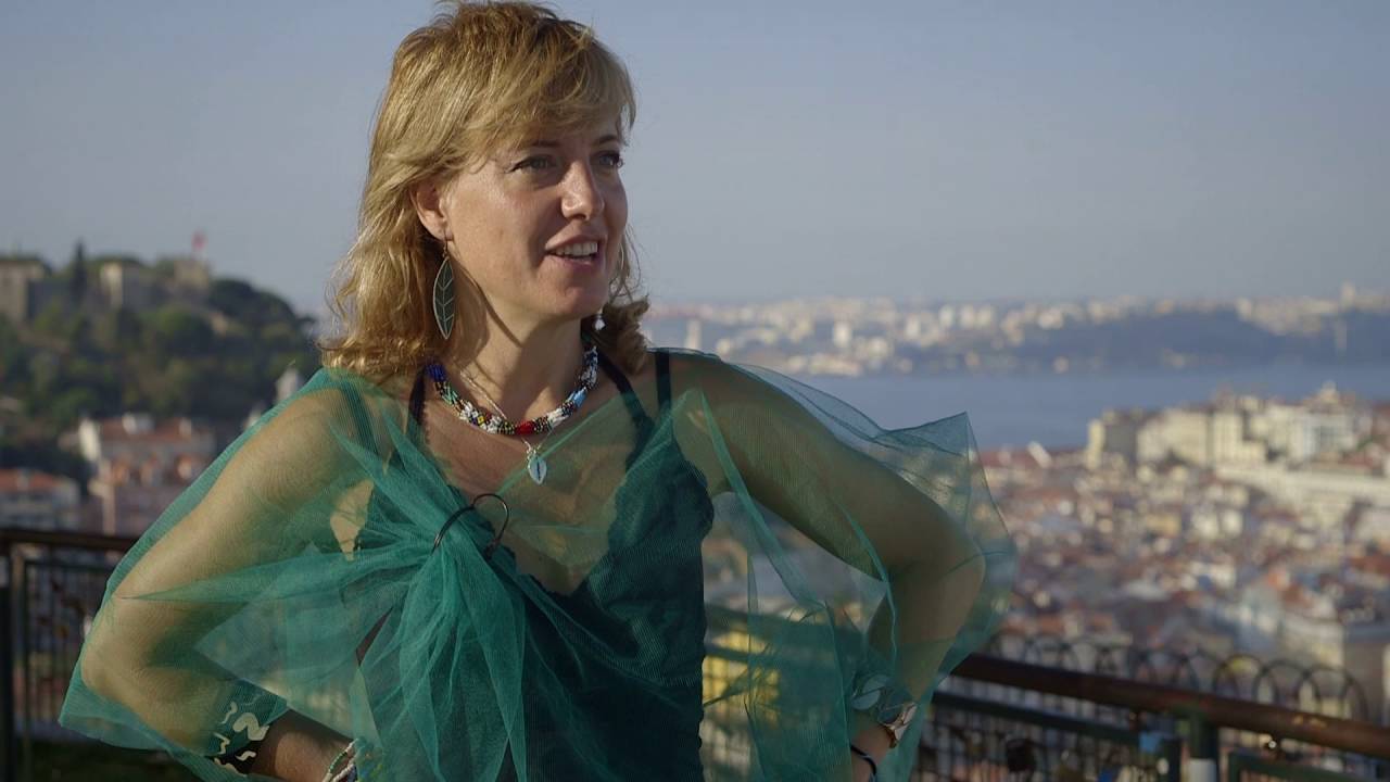Tuk Tuk Talk - Nina Miranda - YouTube
