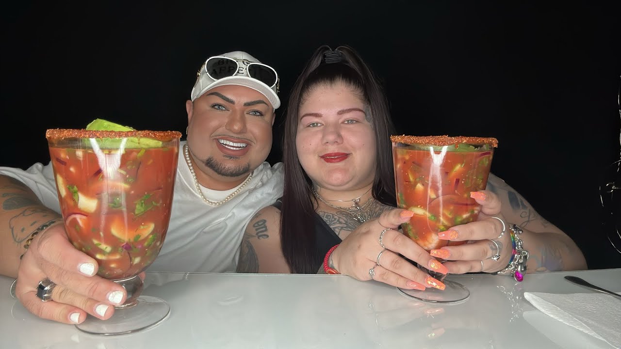 MARISCOS MUKBANG • Cóctel De Camarón • W/ My Cousin @Ari & Mo - YouTube