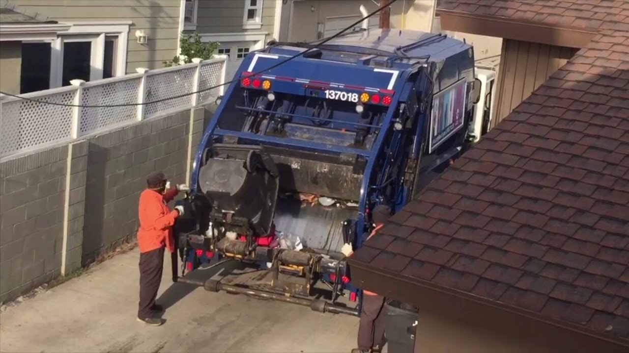 Long Beach rear loader on trash on 1-19-2021 - YouTube