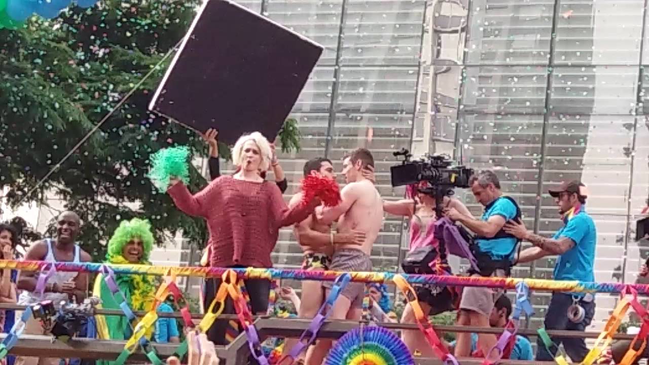 Sense8 season 2 Lito and Will (brian come out) kissing gay pride brazil ...