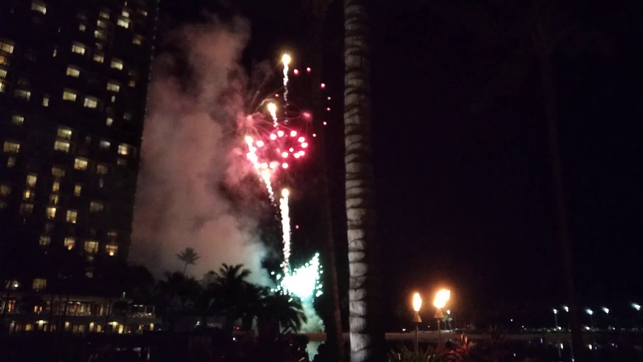 Hilton Hawaiian Village fireworks. 11-08-2019 - YouTube