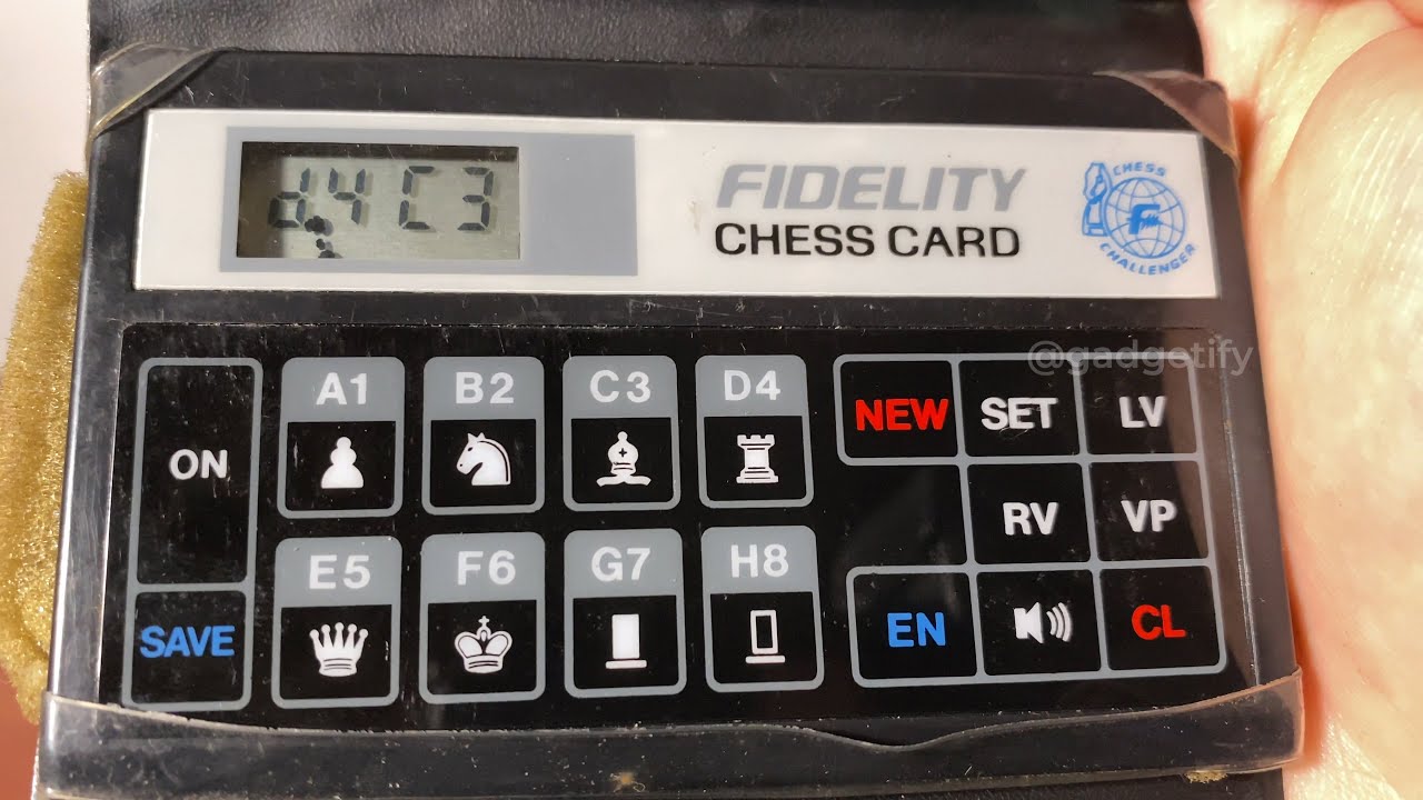 Fidelity Chess Card Tiny Electronic Chess Computer ♜ Gadgetify ♜ - YouTube